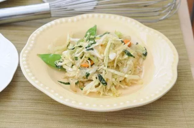 Asian Cabbage Salad | Shake That Weight